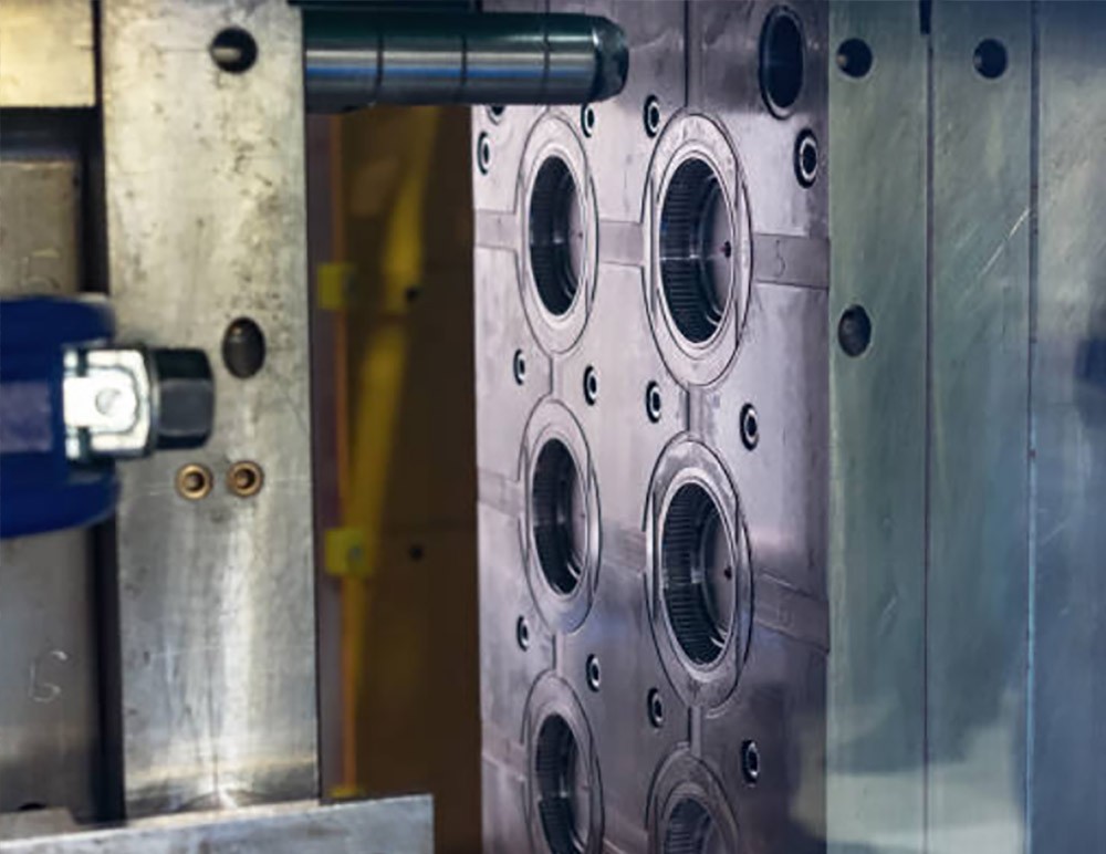 Plastic Injection Molders turning to Ultrasonics | Omegasonics